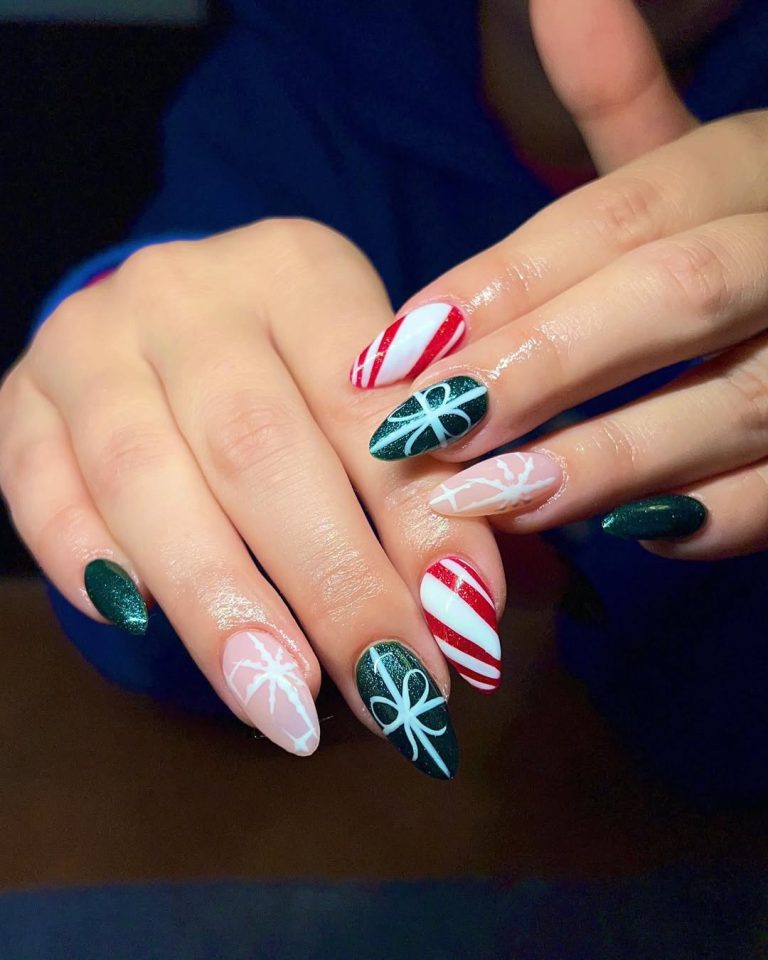 28 Fun Christmas Nails 2025 Ideas for Festive Holiday Style - divagaze.com