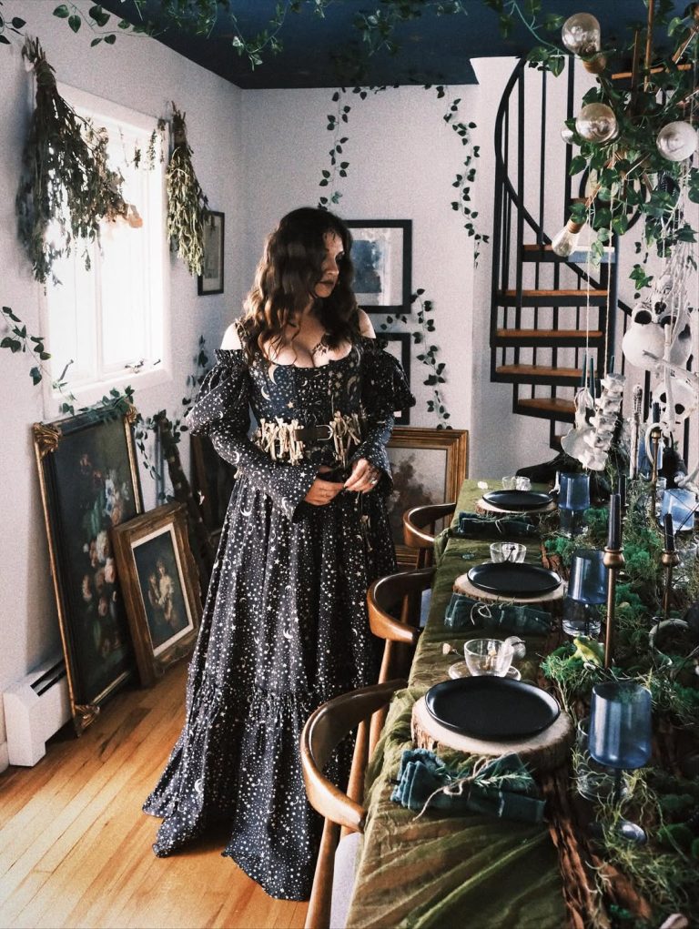 25 Witchy Outfits 2026 – Modern Dark Aesthetic Ideas - divagaze.com