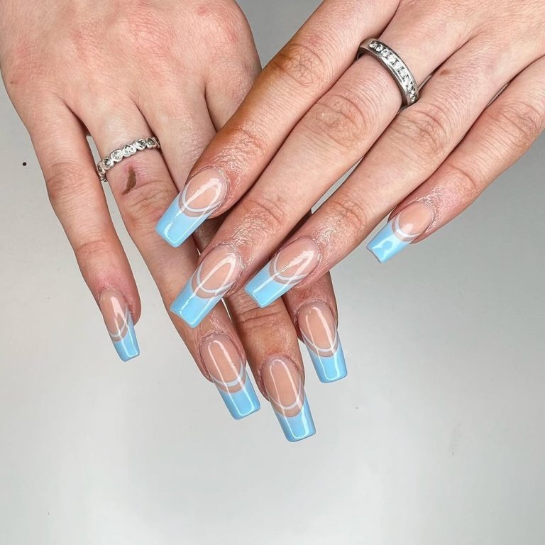 29 Blue French Tip Nails 2026 – Trendy and Modern Nail Ideas - divagaze.com