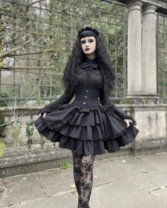 25 Goth Outfits 2026: Dark, Romantic and Modern Looks That Redefine ...
