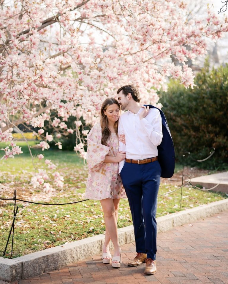 22 Spring Engagement Photos Outfits 2026: Romantic, Casual, and Classy ...