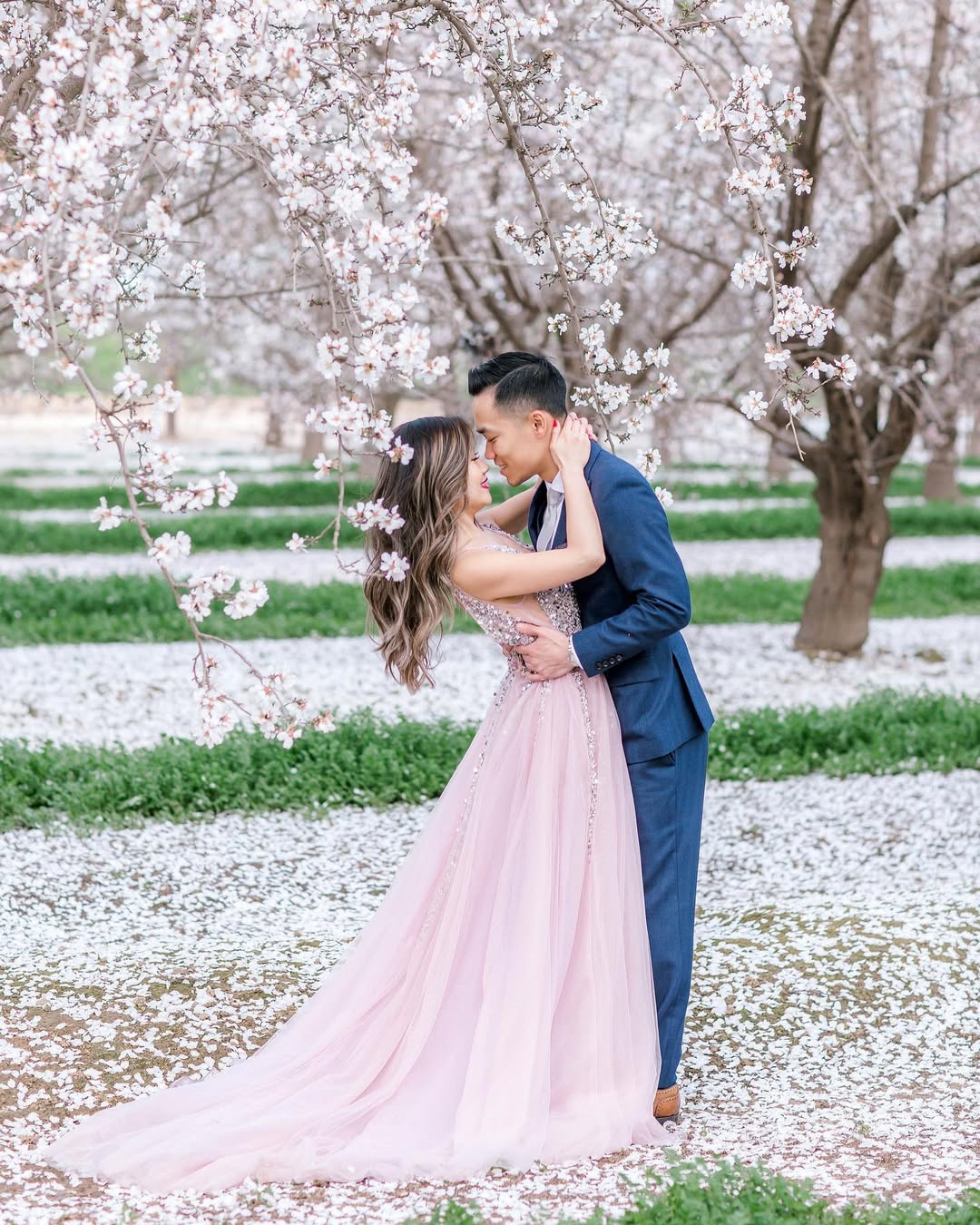 22 Spring Engagement Photos Outfits 2026: Romantic, Casual, and Classy ...