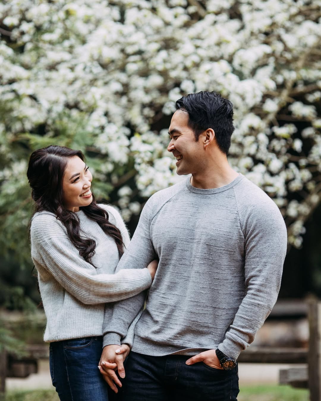 22 Spring Engagement Photos Outfits 2026: Romantic, Casual, and Classy ...
