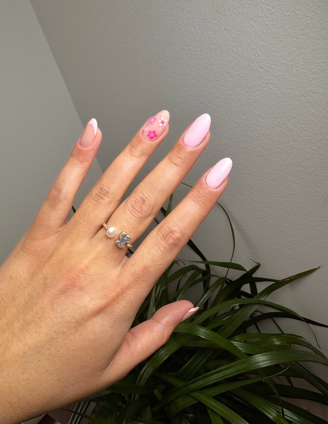 27 Short Almond Spring Nails 2026 Ideas - divagaze.com