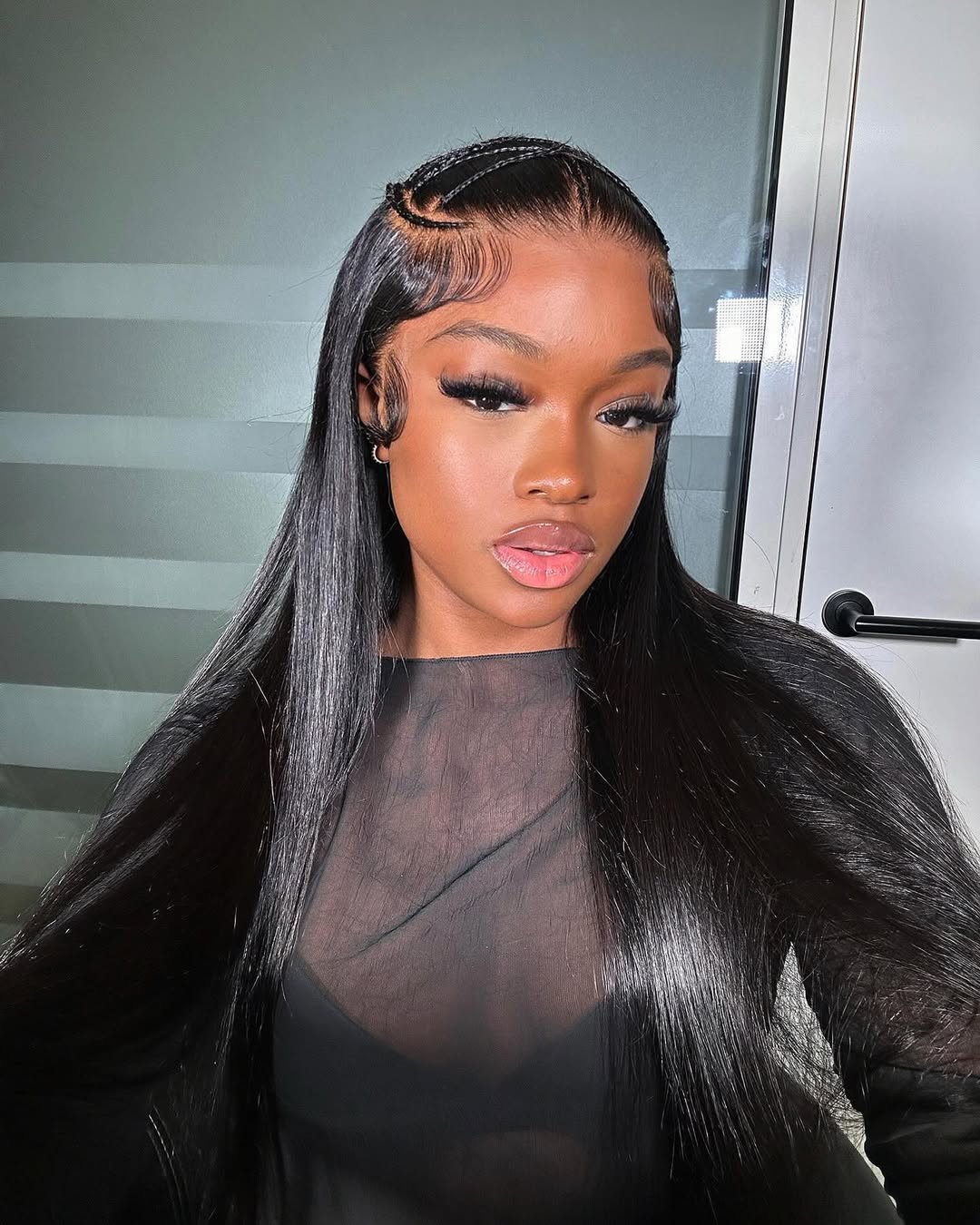 Straight Hairstyles 2026 – 30 Sleek & Modern Ideas - divagaze.com
