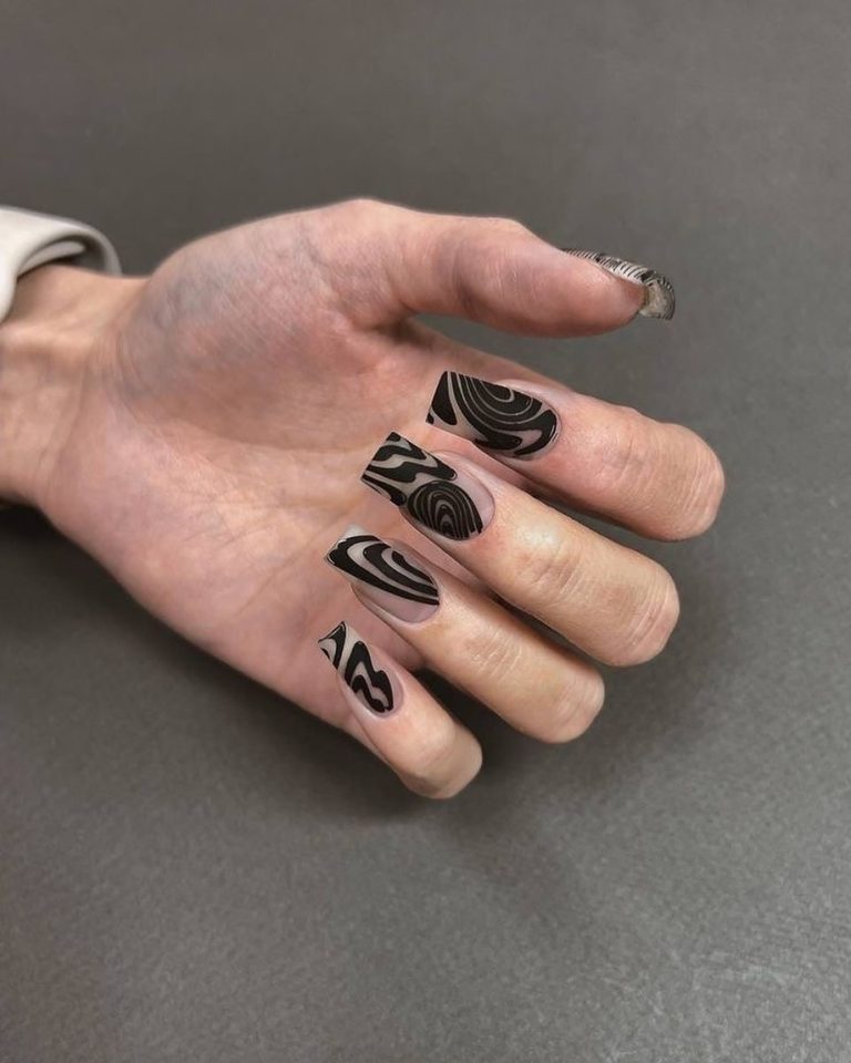 25 Dark Spring Nails 2026 Ideas for a Chic Look - divagaze.com