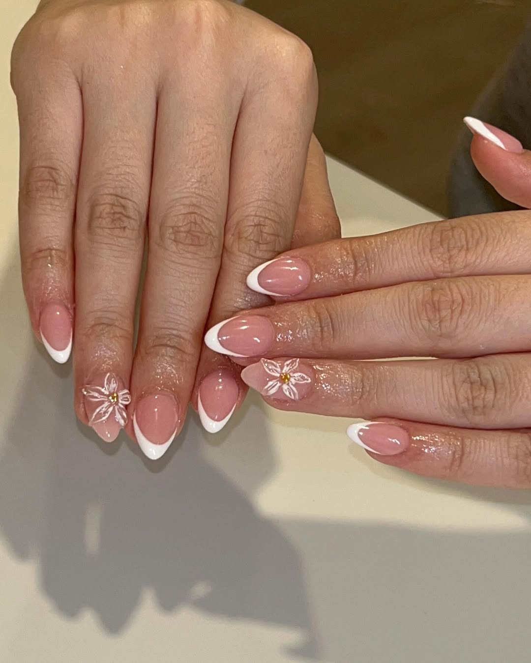 27 Short Almond Spring Nails 2026 Ideas - divagaze.com